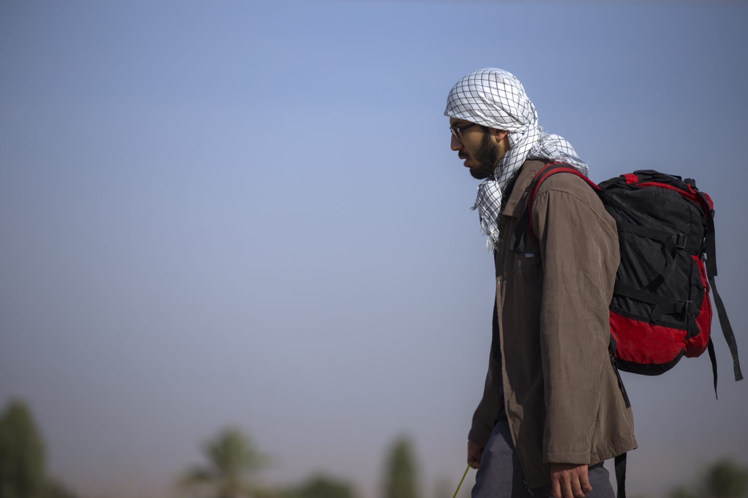 Can You Wear a Shemagh and What Will it Mean? - The Skull and Sword