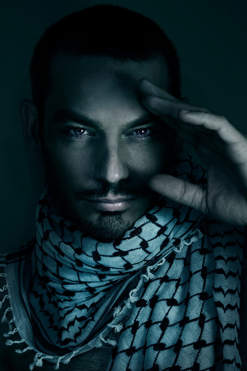 Can You Wear a Shemagh and What Will it Mean? - The Skull and Sword